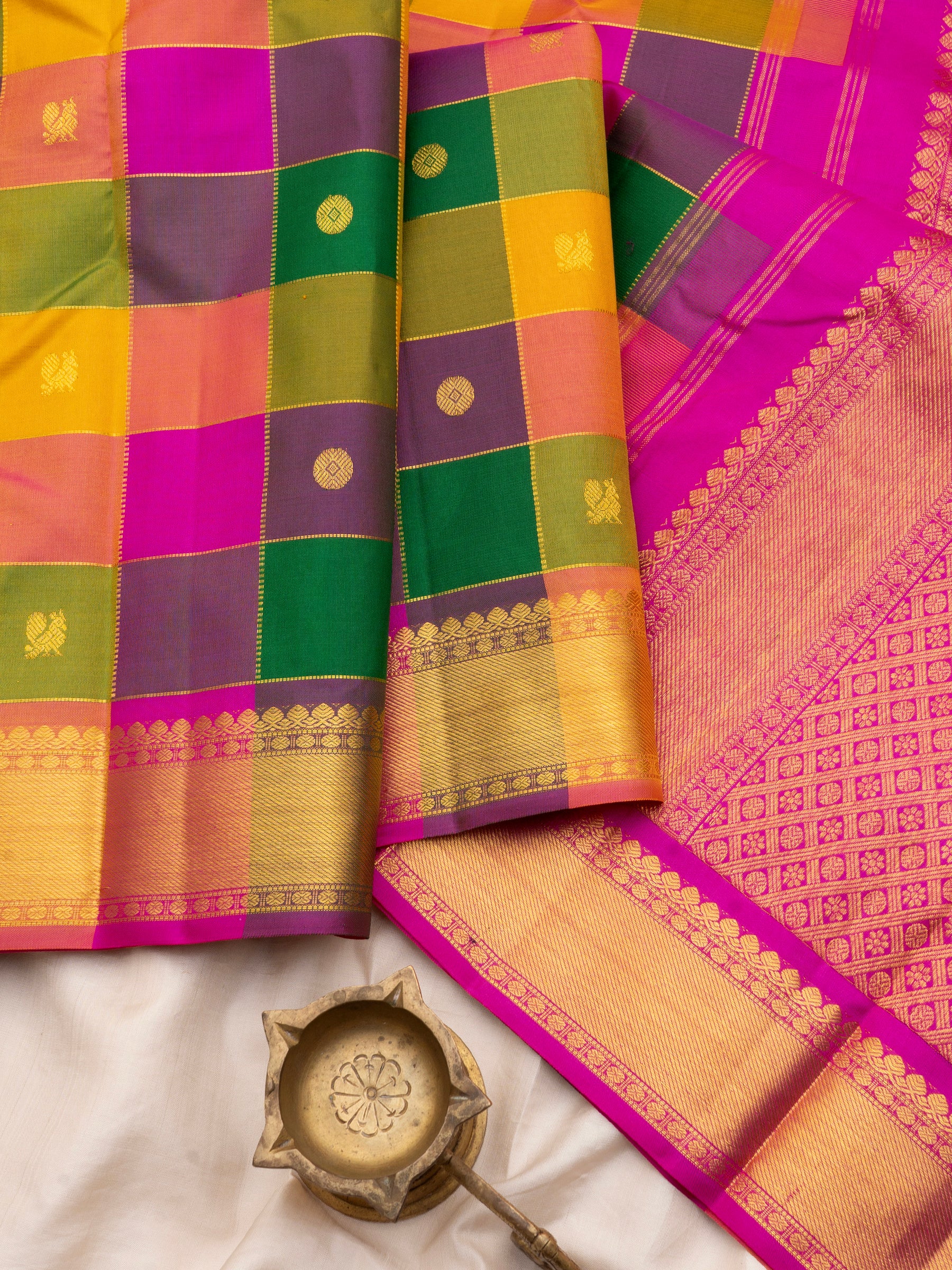 Paalum pazhamum checks/ Arani Silk Saree CLSA9046