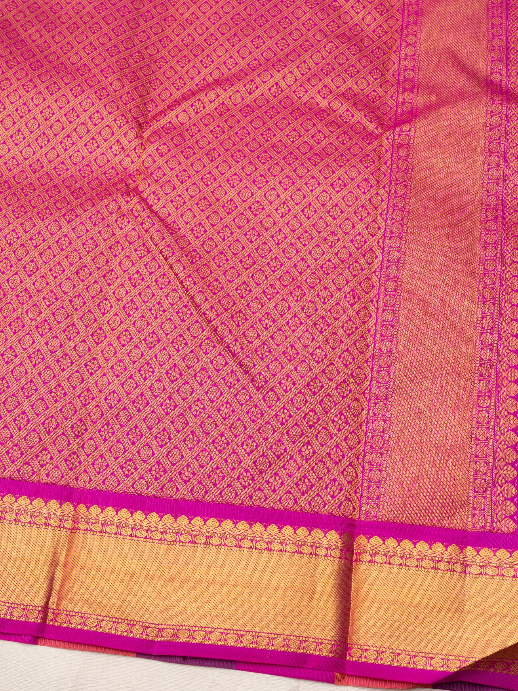 Paalum pazhamum checks/ Arani Silk Saree CLSA9046