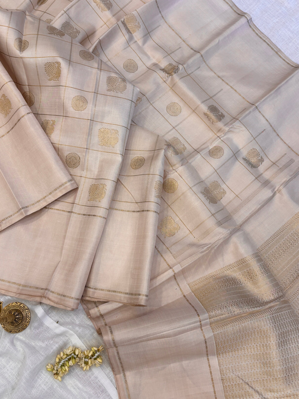 Off white zari kattam annam and chakram / kanjipuram silk