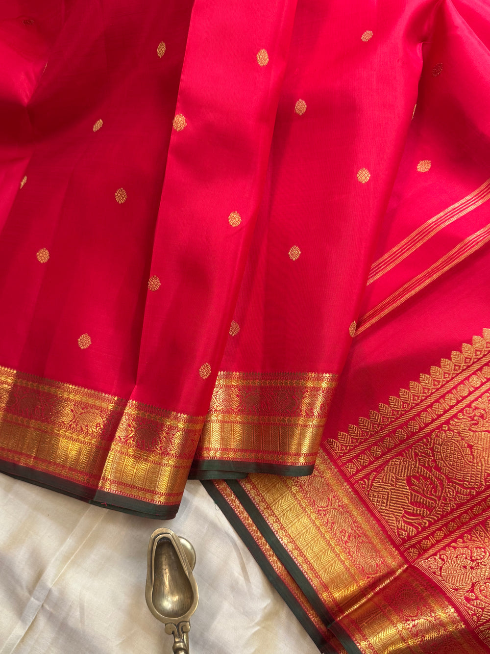 Swapnam : Red annam yaanai pet / kanjipuram silk