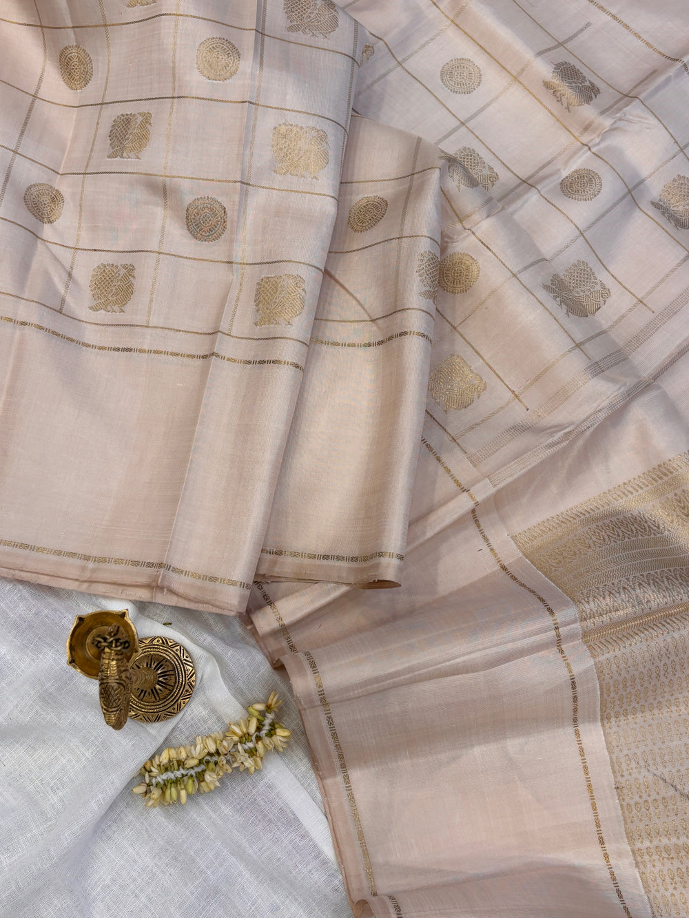 Off white zari kattam annam and chakram / kanjipuram silk