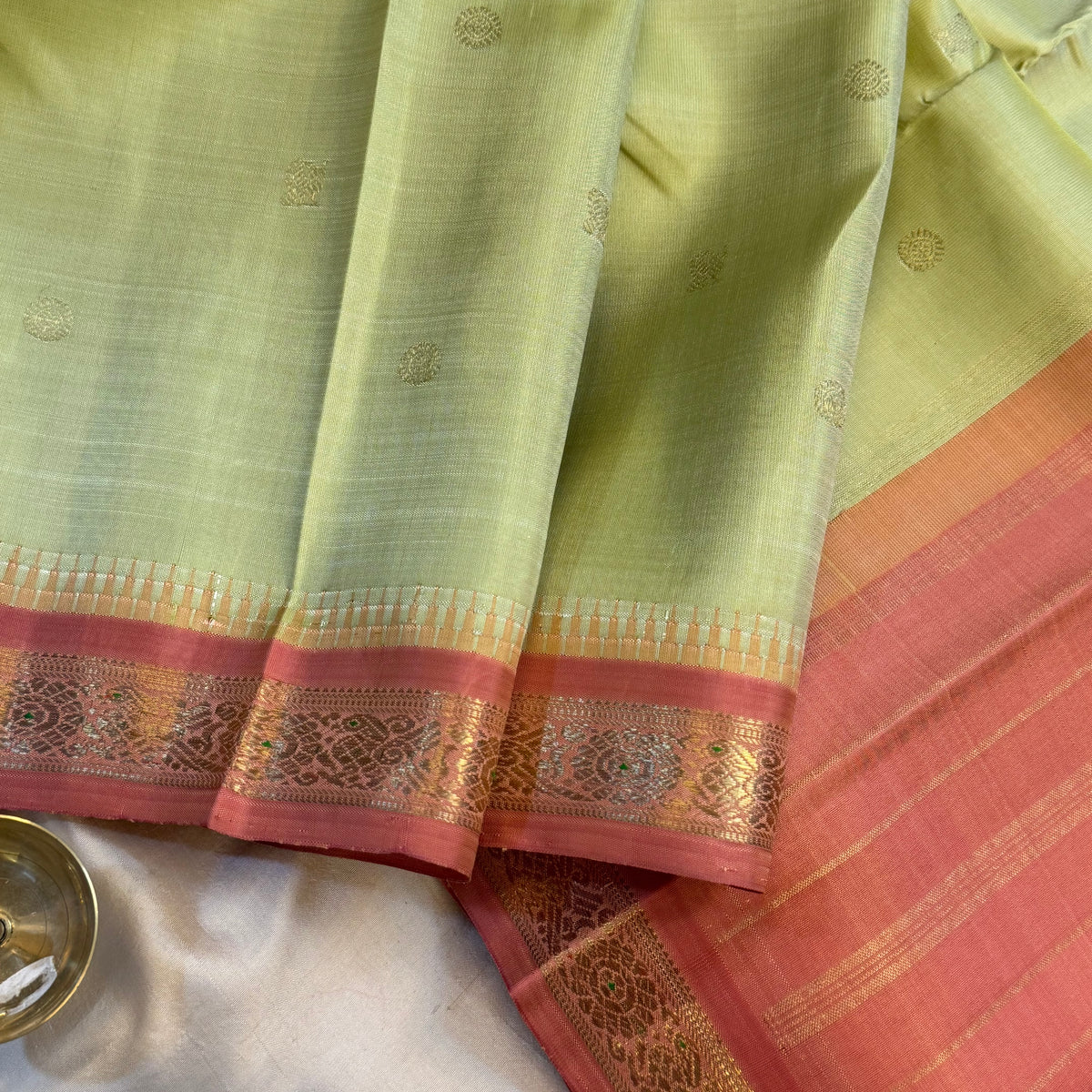 UYIR : Elaichi green Small border kanjipuram silk – chithraloomsbyCK